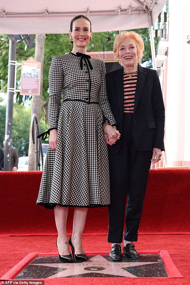 Sarah Paulson and Ella Beatty's Hand-in-Hand Tonys Moment Sparks ...